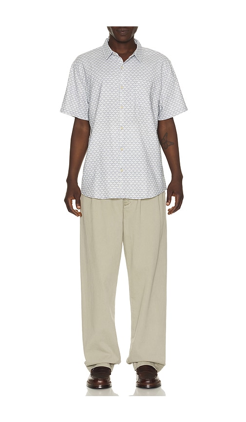 MARINE LAYER marine layer classic stretch selvage shirt in blue.